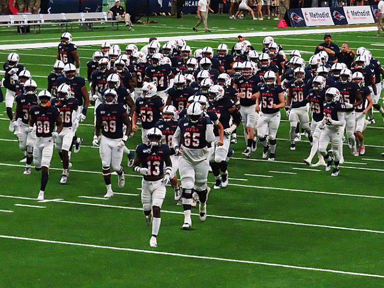 UTSA-Army-Alamodome-1646 – 210 GAMEDAY